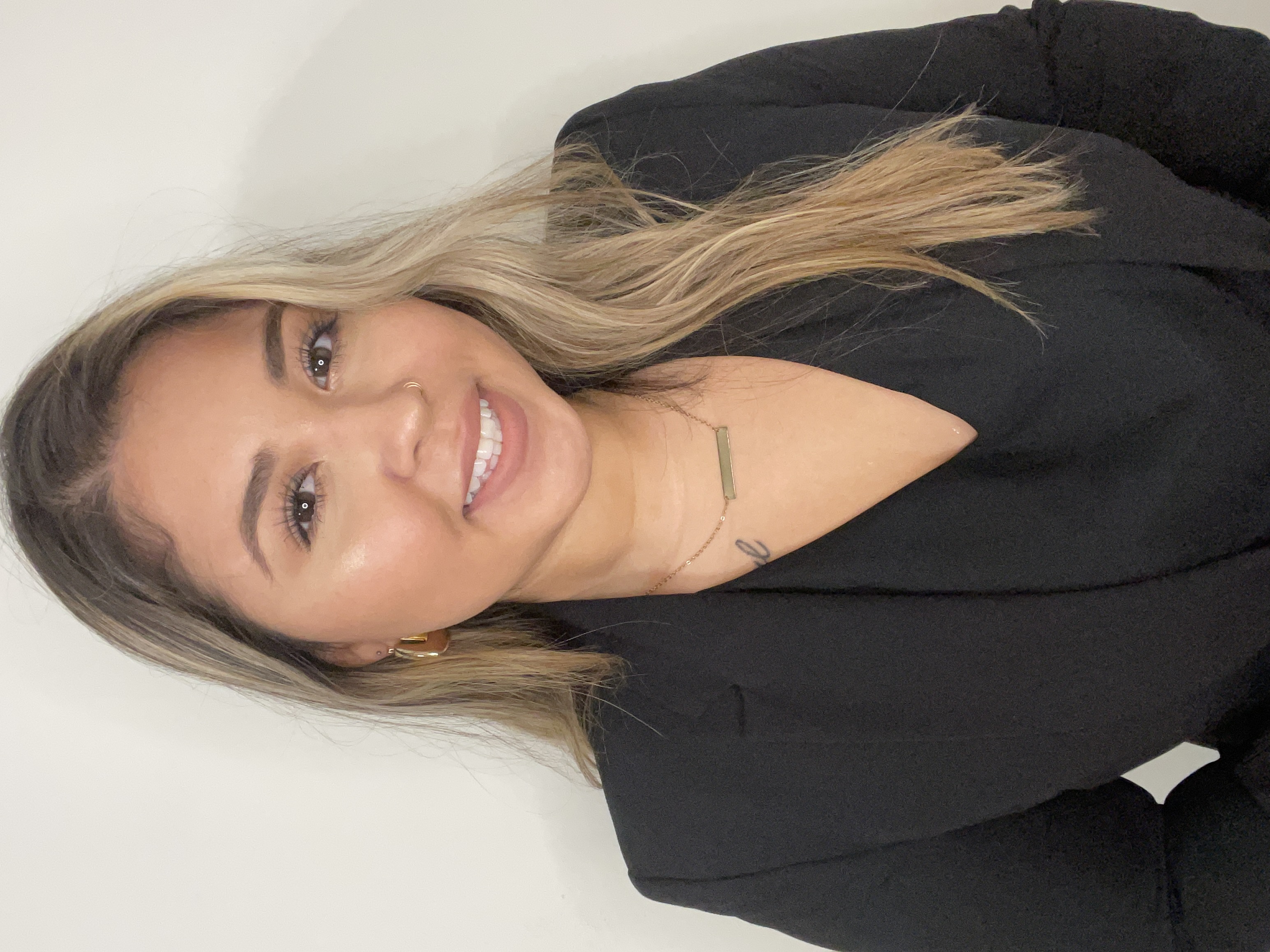 Elizabeth Halliday's Instagram, Twitter & Facebook on IDCrawl